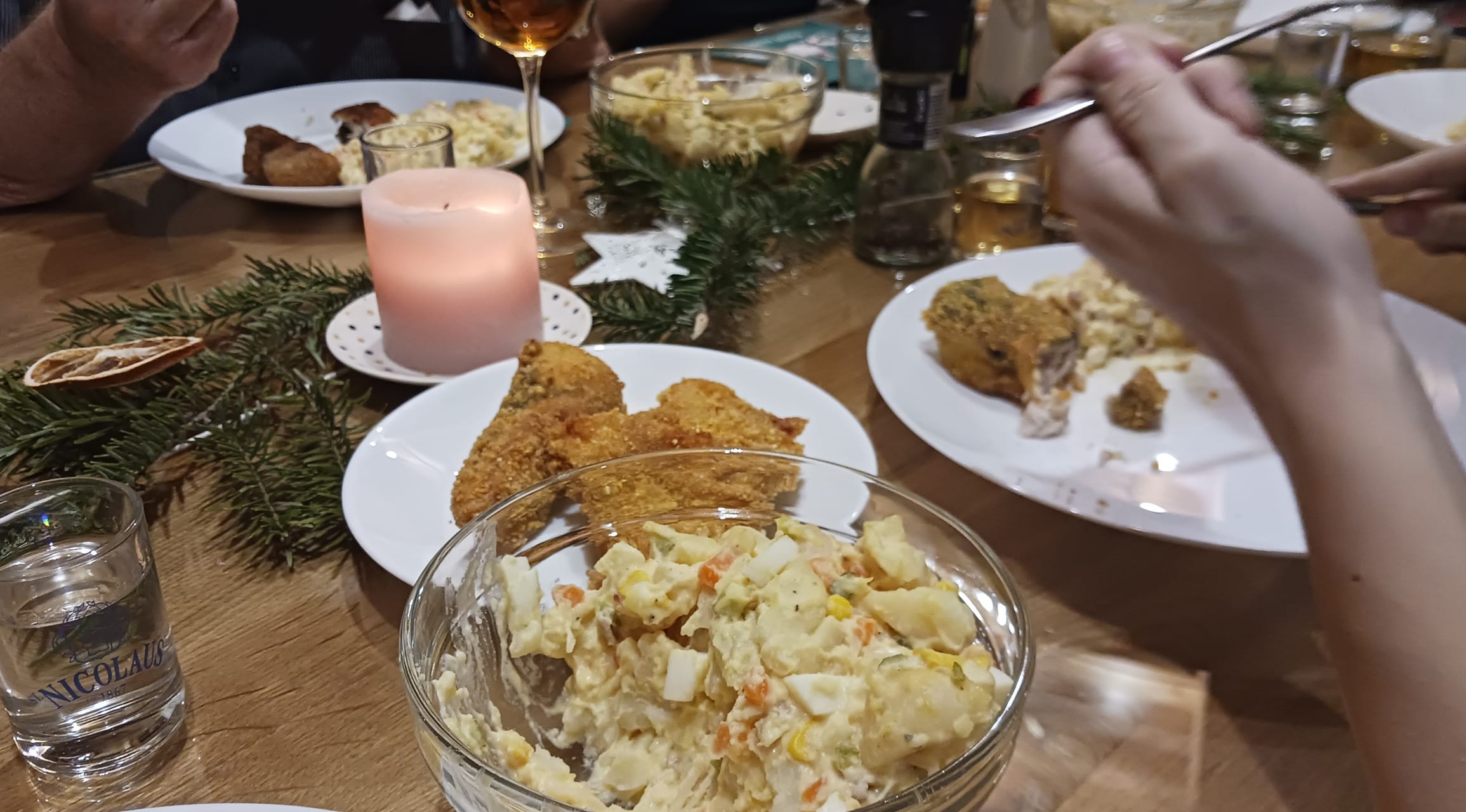 Kapr, losos a vánoční stromek. Jak se mění české Vánoce – a co zůstává ...